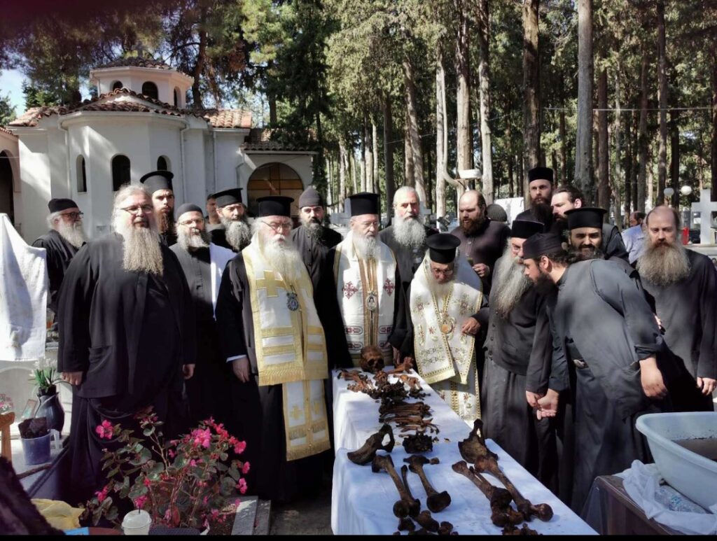 ΠΡΟΕΤΟΙΜΑΣΙΑ ΤΗΣ ΑΝΑΚΟΜΙΔΗΣ ΤΩΝ ΙΕΡΩΝ ΛΕΙΨΑΝΩΝ ΤΟΥ ΑΓΙΟΥ ΚΑΛΛΙΝΙΚΟΥ ...