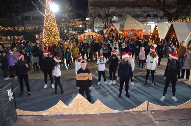Άναμμα του Χριστουγεννιάτικου Δέντρου στη Σκύδρα την Παρασκευή 9 Δεκ ...