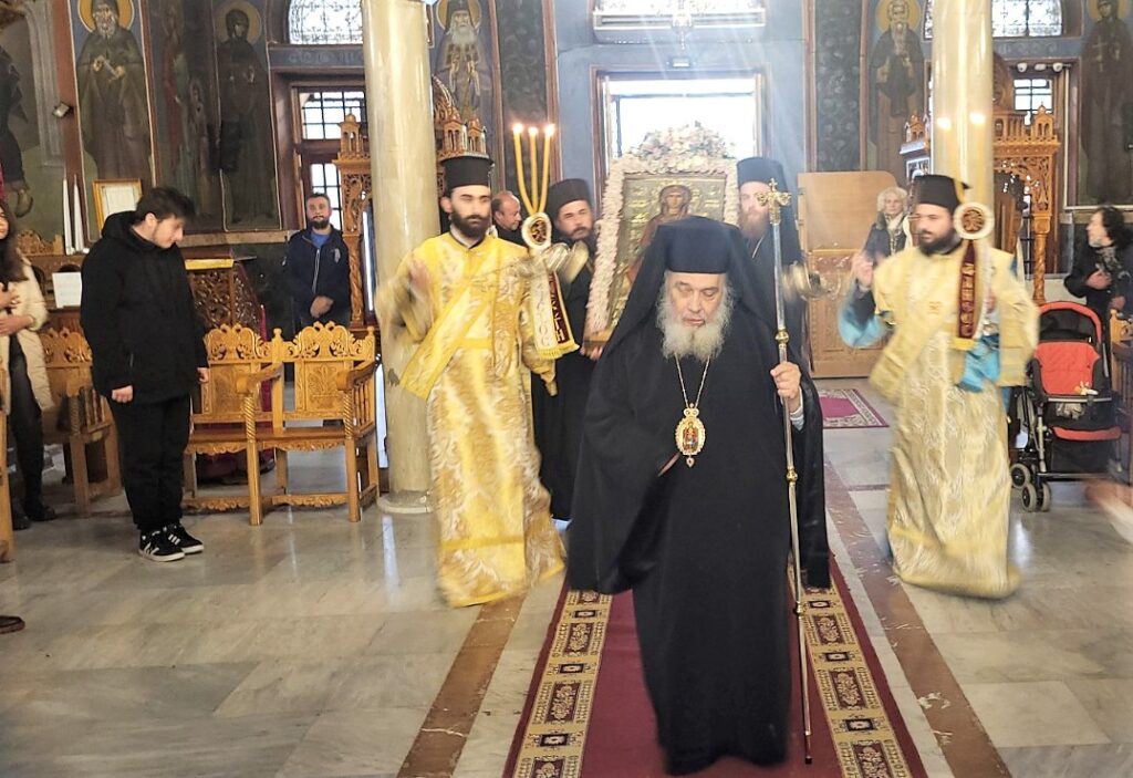 Αρχιερατικός εσπερινός και Λιτανεία της ιερής εικόνας της Παναγίας της ...