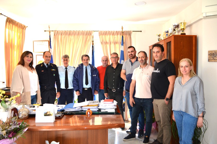 Συνάντηση της Δημάρχου Σκύδρας Κατερίνας Ιγνατιάδου με τον νέο Διοικητή ...